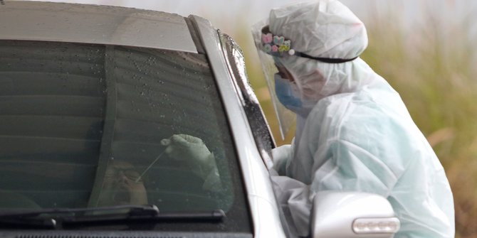 Kemenkes Masih Kaji Rencana Penurunan Tarif Tes PCR | merdeka.com Kemenkes Masih Kaji Rencana Penurunan Tarif Tes PCR | merdeka.com