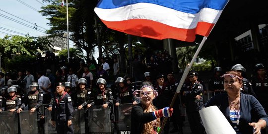 Ribuan Demonstran di Bangkok Unjuk Rasa Tuntut Reformasi Kerajaan ...