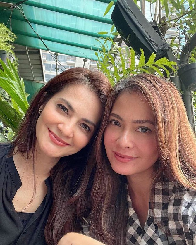 Kerap Disebut Kembar, Ini 4 Potret Persahabatan Cut Tari & Ersa Mayori | merdeka.com