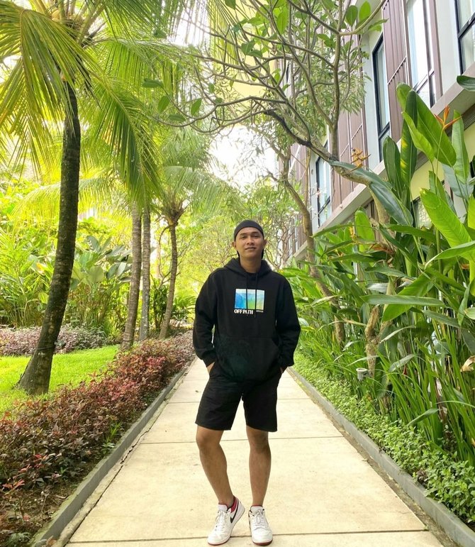 4 Potret Ridwan LIDA Pemain Pintu Berkah saat Liburan, Seru | merdeka.com