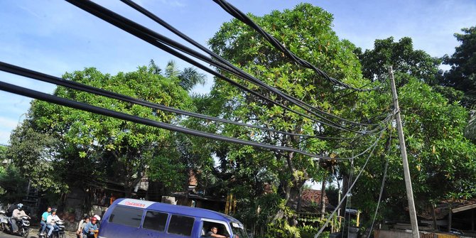 Kabel Semrawut 'Hiasi' Ibu Kota | merdeka.com