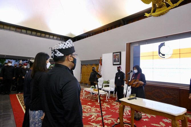 Lantik Pejabat, Bupati Ipuk Pesan Fokus Bekerja sampai Cepat Respons Laporan Warga | merdeka.com