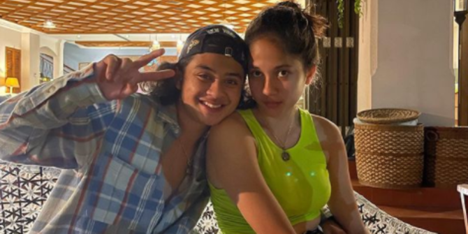 Minta Restu Orang Tua untuk Menikah, Ini Potret Mesra Bastian Steel dan ...