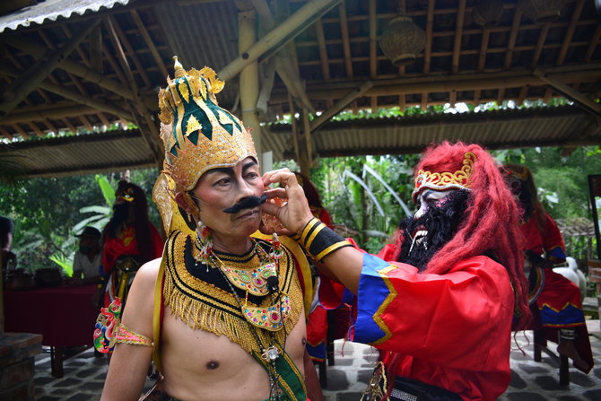 Peringatan Hari Wayang Sedunia di Borobudur, Lestarikan Wayang dengan ...