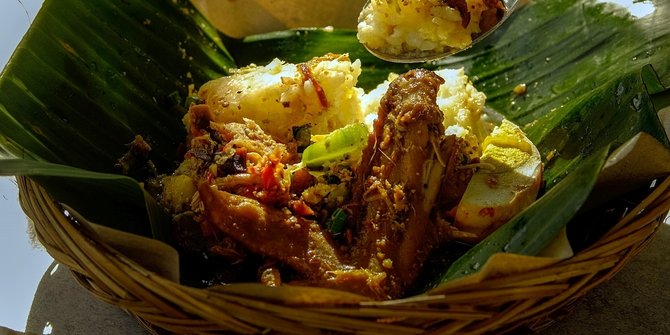 Resep Tipat Kuah Ayam Betutu Khas Bali, Cocok untuk Penyuka Pedas ...