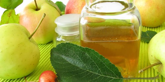 5 Manfaat Cuka Apel untuk Muka, Bikin Glowing dan Sehat | merdeka.com