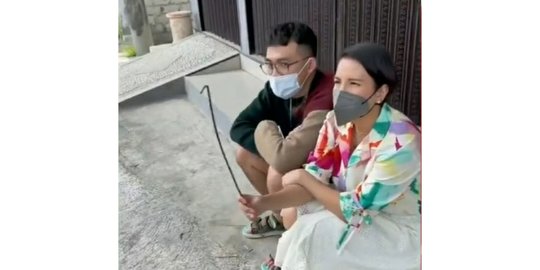 Penampakan Besi Super Panjang Tusuk Ban Mobil Tya Ariestya, Bikin Kaget ...