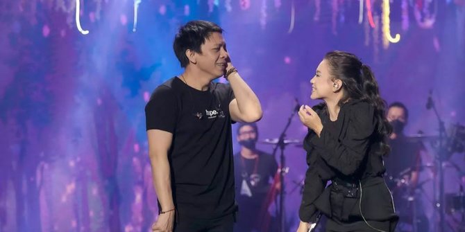 Aksi Ariel di Konser Drive In Disorot, Nyanyi Sambil Jalan-jalan Pakai ...