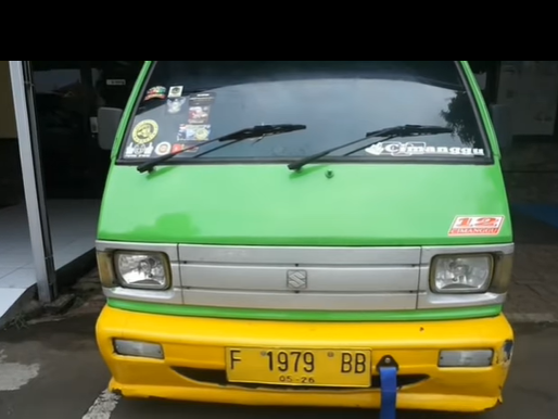 Viral Angkot di Bogor Ngepot saat Lalu Lintas Padat, Hampir Tabrak Pengendara Motor | merdeka.com