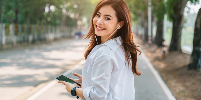 Praktis! 5 Transaksi Digital Ini Bisa Dilakukan Bermodal HP di ...