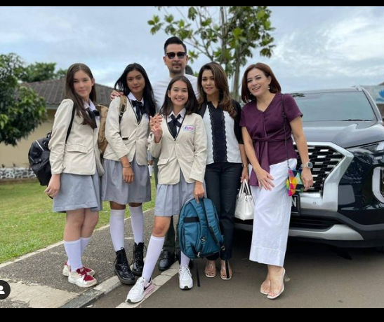 Jago Akting, Ini 5 Potret Ratu Dewi Imasy 'Dari Jendela SMP' di Lokasi ...