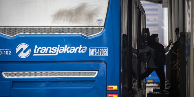 TransJakarta Buka Rute Baru Jakarta International Stadium - Harmoni | merdeka.com