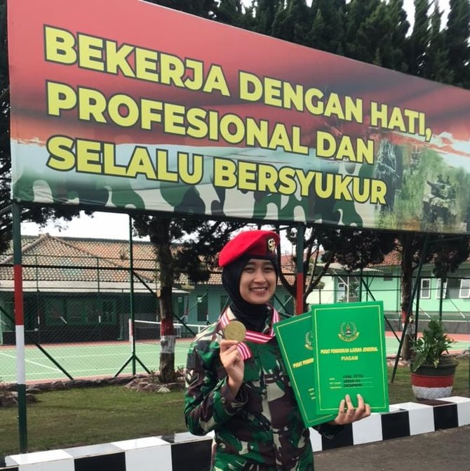 Potret Cantik Serda Fina Jeysi Karomah, Prajurit Baret Merah Raih ...