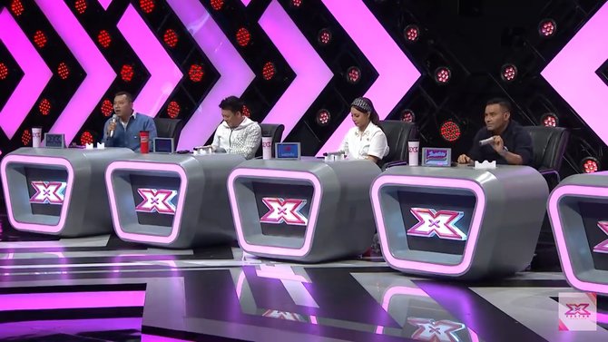Dokter Akhsin Bawakan Lagu 'Back In Black' di X Factor, Bikin Takjub ...