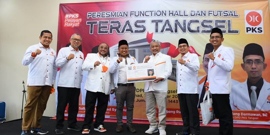 Komedian Narji Gabung PKS, Diberi KTA dan Peci Ahmad Syaikhu | merdeka.com