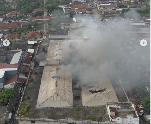 Detik-Detik Pasar Kroya Cilacap Kebakaran, Begini Kondisinya | merdeka.com