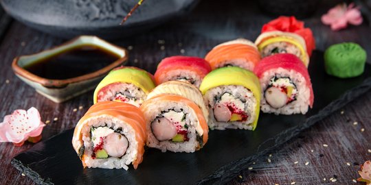 5 Macam Sushi Enak di Surabaya, Pas Disantap Buat Meriahkan Momen ...