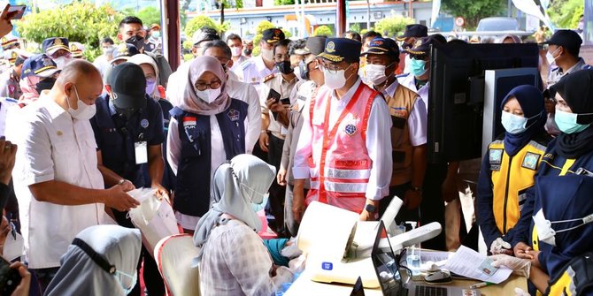 Menhub Apresiasi Pengamanan dan Pelayanan di Pelabuhan Ketapang Banyuwangi | merdeka.com