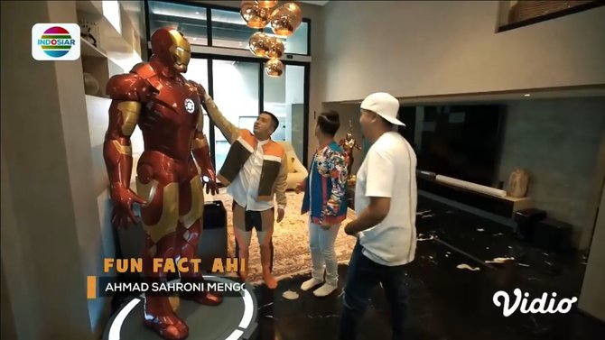 6 Potret Smart Home Mewah Ahmad Sahroni Crazy Rich Tanjung Priok, Pintunya Otomatis | merdeka.com