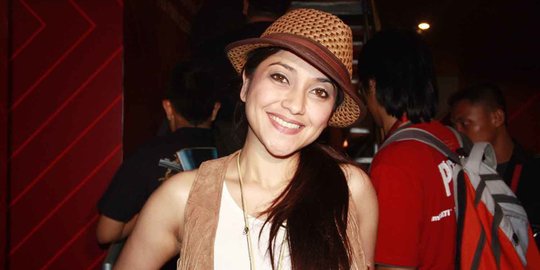 Jarang Muncul di TV, Begini Potret Sarah Azhari Kini Makin Cantik & Seksi