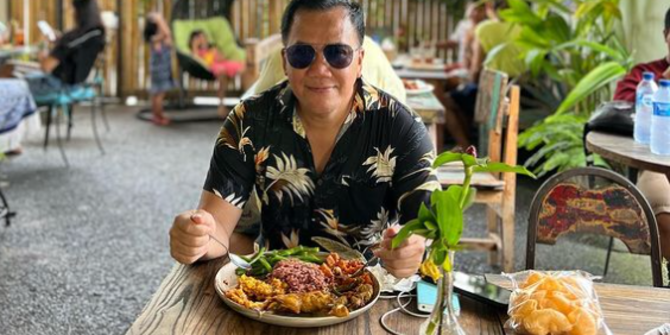 Crazy Rich HM Fitno untuk Makan Siang Berangkat ke Warung Tamara ...