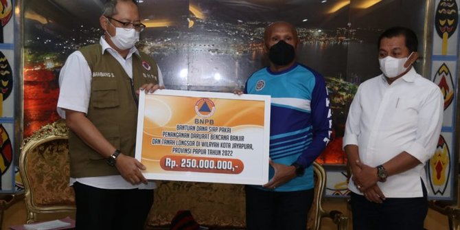Banjir di Jayapura, BNPB Salurkan Dana Tanggap Darurat Rp250 Juta | merdeka.com