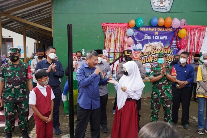 Hadirkan 'Dinosaurus', Begini Cerita Unik Vaksinasi Anak di SD Negeri 1 ...