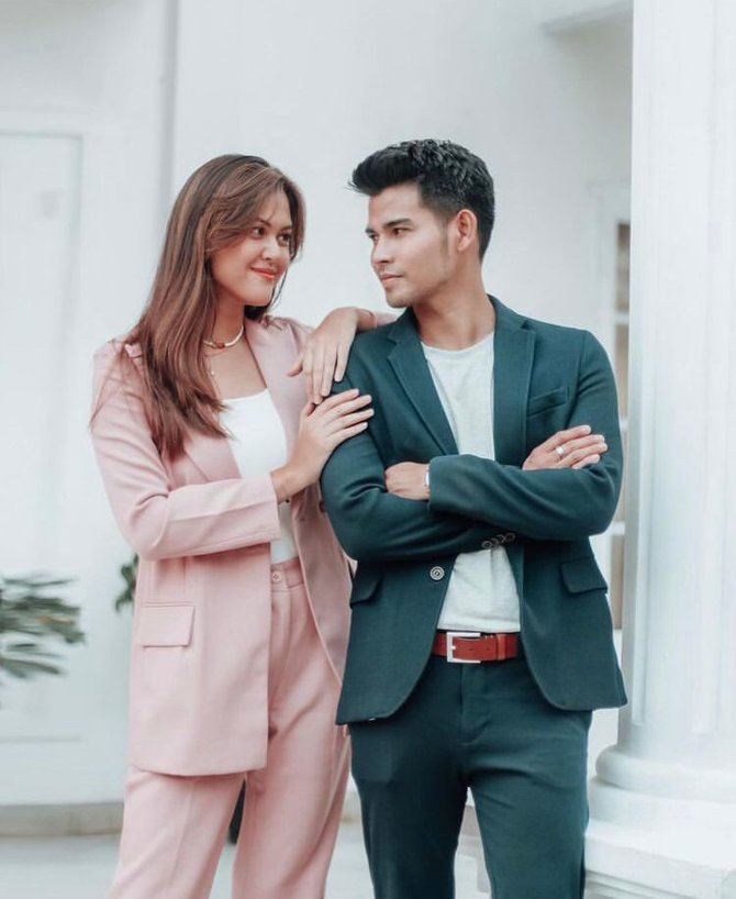 Chemistry Kuat, Ini 4 Kebersamaan Leo Consul Love Story The Series ...