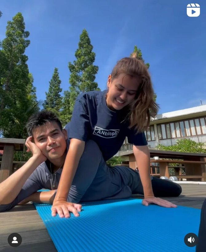 Chemistry Kuat, Ini 4 Kebersamaan Leo Consul Love Story The Series ...