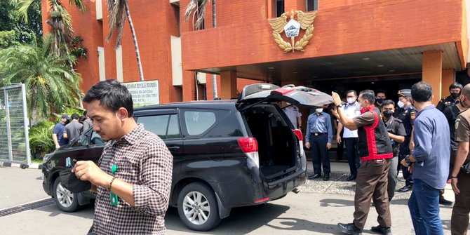 Geledah Kantor Bea Cukai Bandara Soekarno-Hatta, Kejati Banten Sita Uang Rp1,1 Miliar | merdeka.com