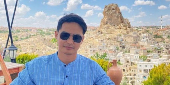 Intip Gaya Stylish Aiman Ricky Pemain Pintu Berkah saat Liburan di Luar ...