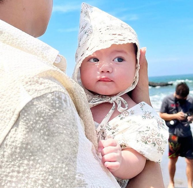 Baby Bible Bikin Gemas, Ini 4 Momen Liburan Keluarga Felicya & Hito di ...