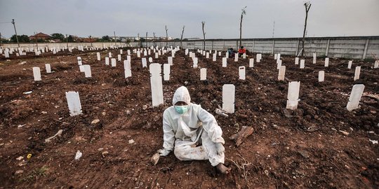 Pemakaman dengan Protap Covid-19 di TPU Rorotan Meningkat | merdeka.com