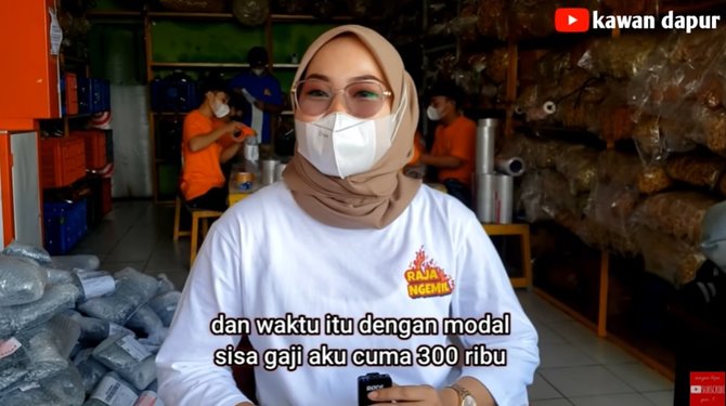 Cewek Cantik Tak Malu Jualan Basreng, Modal Rp300 Ribu Kini Omzet Rp100 ...