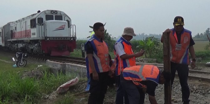 KAI Daop 1 Tutup Empat Perlintasan Liar | merdeka.com