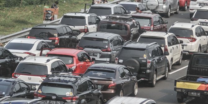Jalur Puncak Mulai Dipadati Kendaraan dari Jakarta, Ini Aturan Lengkapnya | merdeka.com