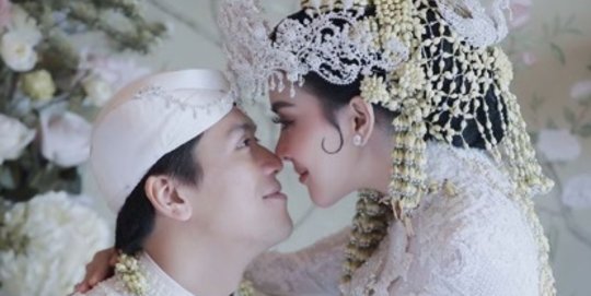 3 Tahun Menikah, Ini Perjalanan Cinta Syahrini dan Reino Barack | merdeka.com