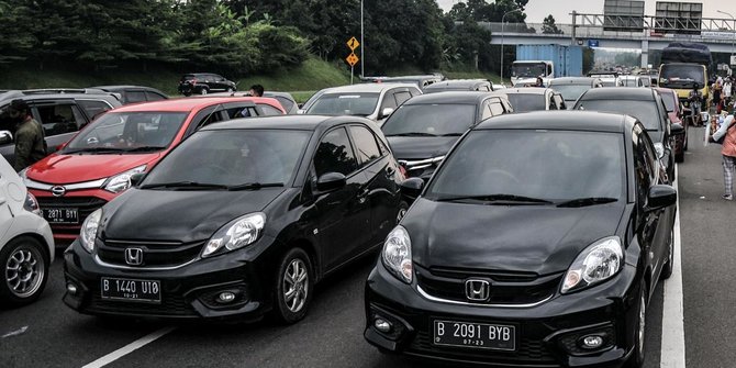 Polisi Berlakukan Sistem Buka Tutup Jalur Cianjur-Puncak | merdeka.com