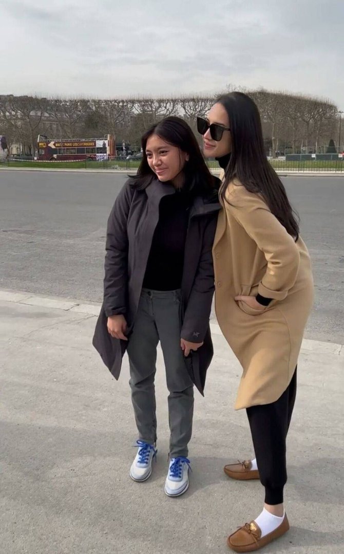 Bak Kakak Adik, Intip Momen Kebersamaan Anya Geraldine dan Alleia Anak ... Bak Kakak Adik, Intip Momen Kebersamaan Anya Geraldine dan Alleia Anak ...