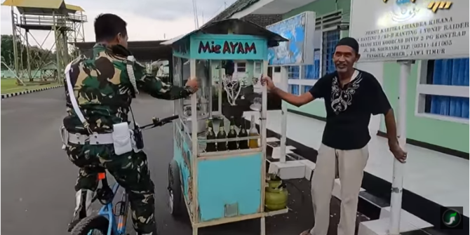 Pria Penjual Mie Ayam Ini Berpangkat 'Kolonel', Prajurit TNI sampai Hormat Grak | merdeka.com
