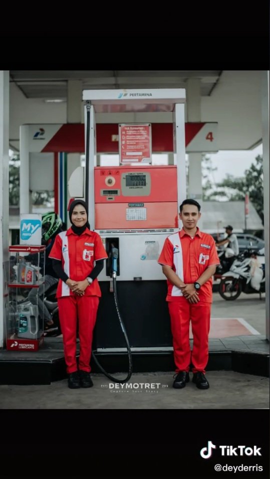Deretan Pasangan yang Foto Prewedding di Tempat Unik, Terbaru di SPBU ...