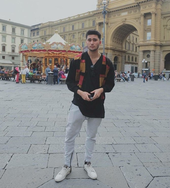 Terpaut Usia 15 Tahun, Ini Fakta Sabda Ahessa yang Dikabarkan Pacari ...