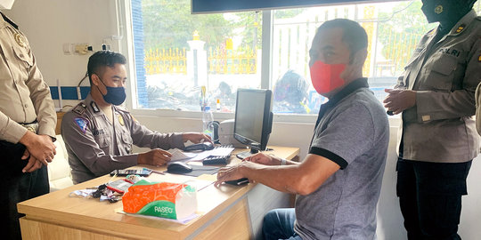 Mantan Wali Kota Solo FX Rudy Kena Tilang ETLE | merdeka.com Mantan Wali Kota Solo FX Rudy Kena Tilang ETLE | merdeka.com