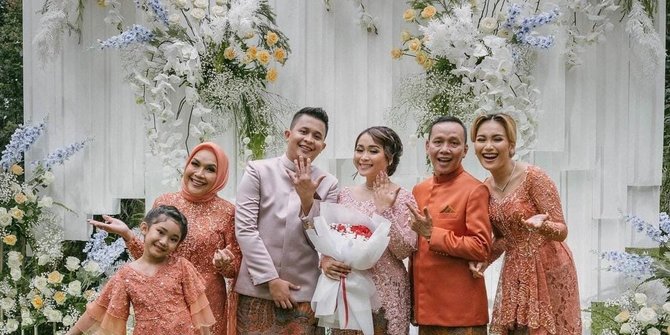 Suami Adik Ayu Ting Ting Disebut Numpang Hidup, Ini Pembelaan Umi ...