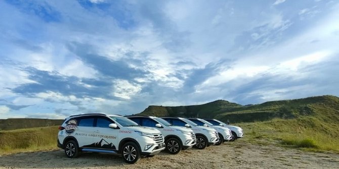 Ketika Terios Lengkapi Keindahan Sabana Hijau Bukit Tanau-Sumba ...