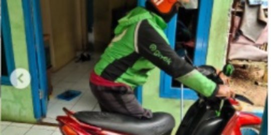Kisah Pilu Driver Ojol Disabilitas, Ngojek Sampai ke Luar Kota dengan Satu Kaki | merdeka.com