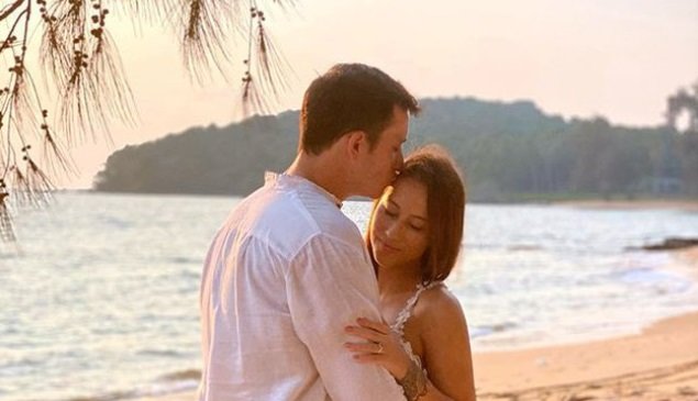 Resmi Menikah, Intip Perjalanan Cinta Mike Lewis dan Model Janisaa Pradja