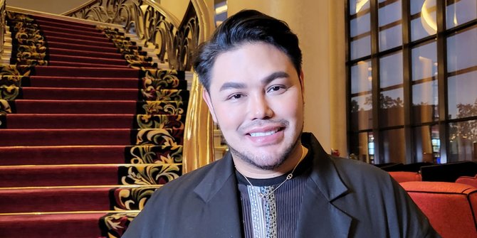 Ivan Gunawan Rilis Koleksi Busana Idul Fitri, Kental Nuansa Hitam dan ...