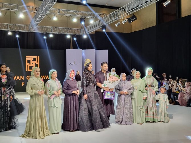 Ivan Gunawan Rilis Koleksi Busana Idul Fitri, Kental Nuansa Hitam dan ...