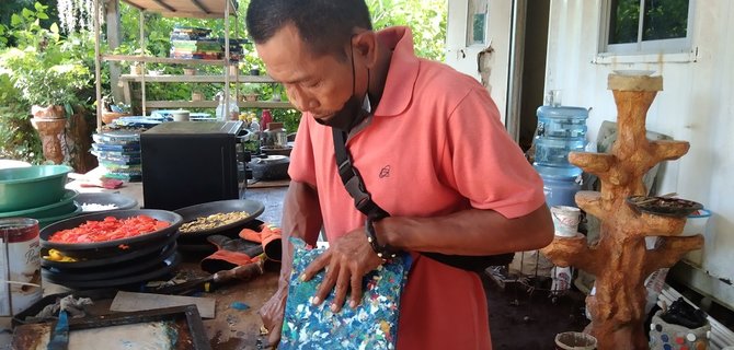 Kisah I Wayan Patut 'Menyulap' Sampah Plastik jadi Produk Kreatif ...